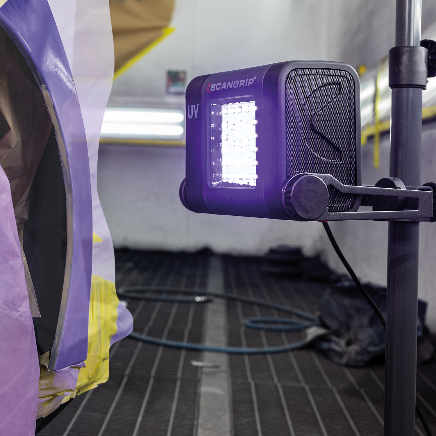 Extremely powerful LED work light for UV curing of large areas