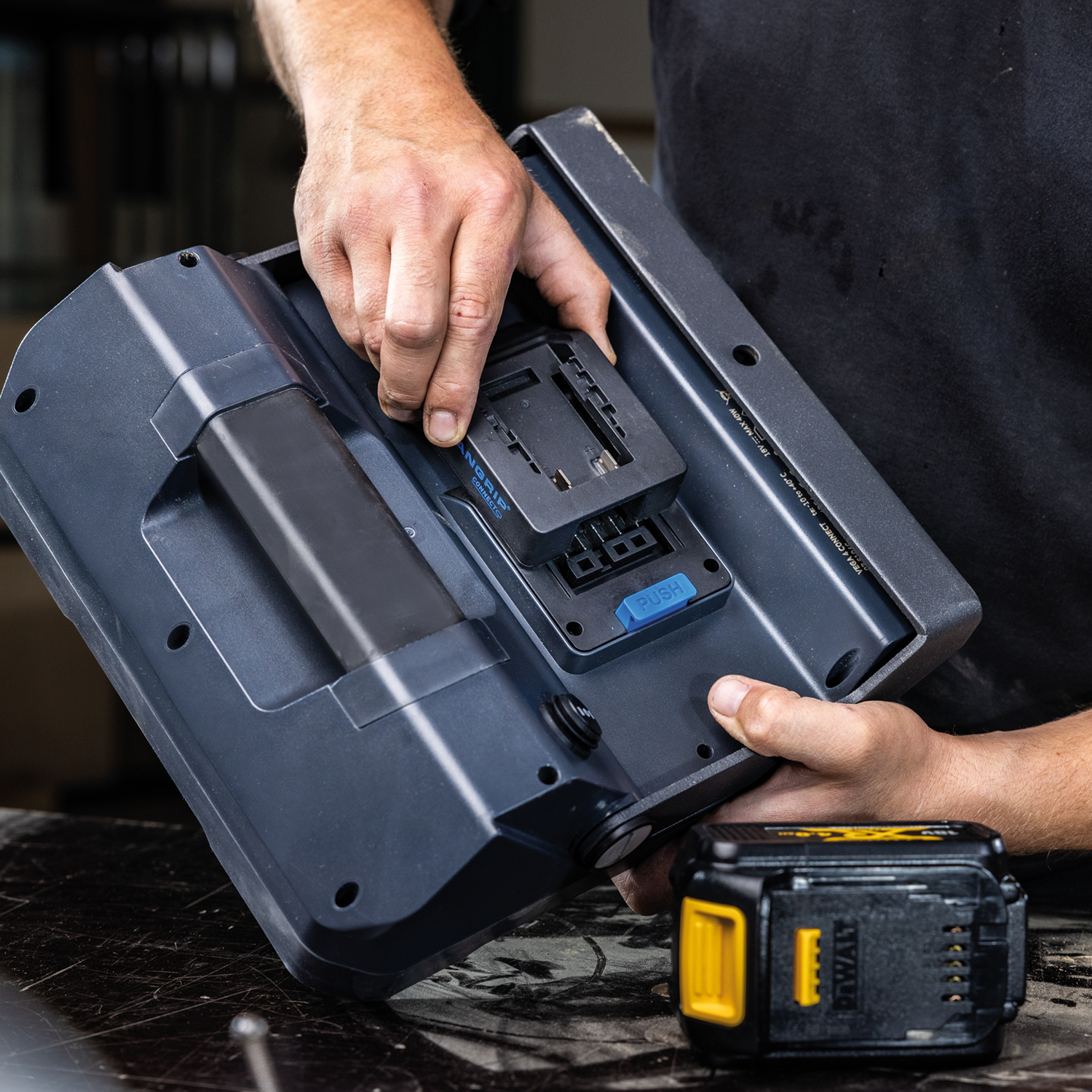 Powerful, non-blinding work light providing 4000 lumen