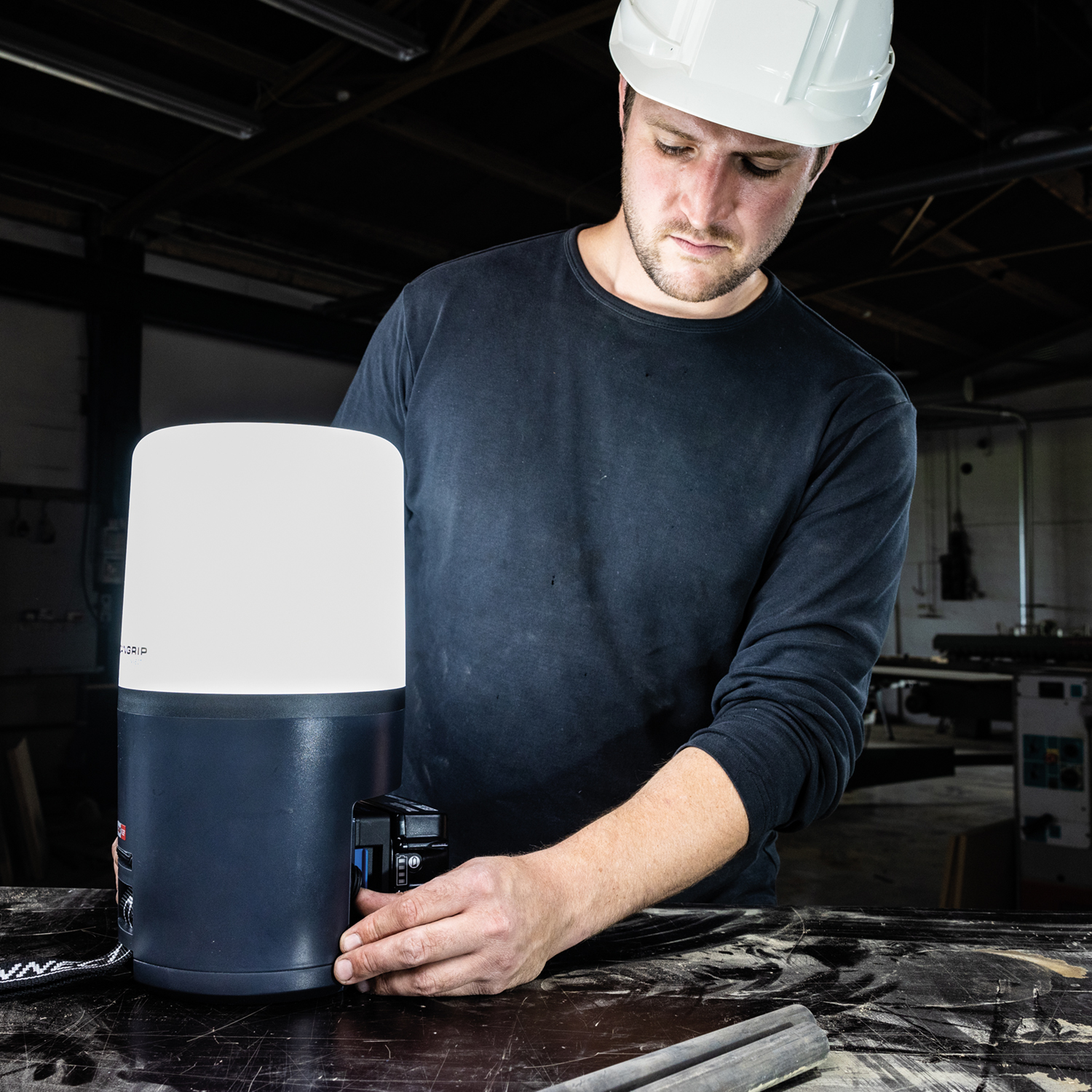 360° work light with 6000 lumen for demanding craftsman